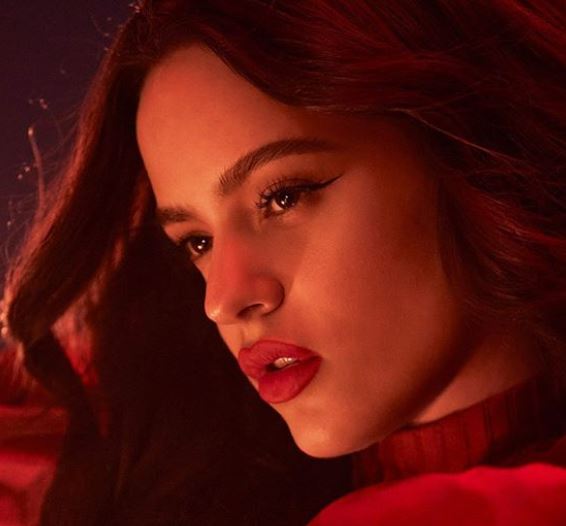 El labial rojo de Rosalía que ha lanzado para MAC como embajadora