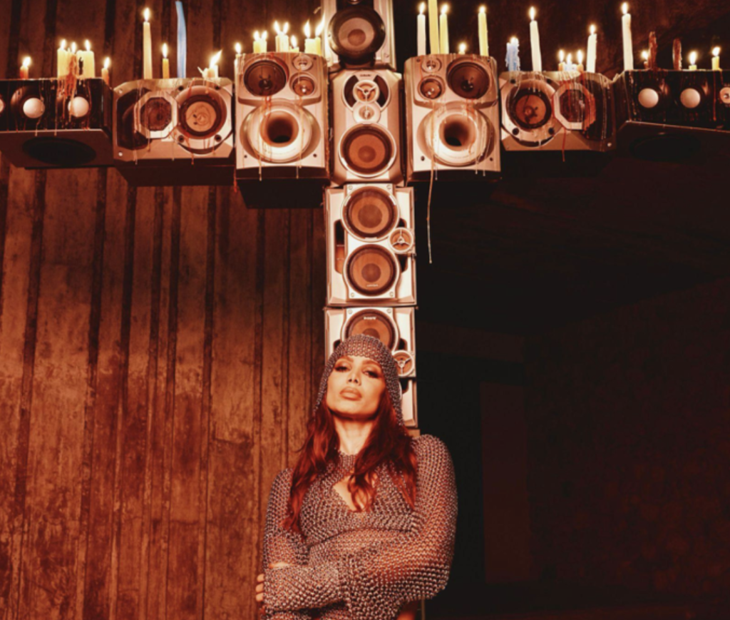 Romeo de ANITTA, un giro al clásico El Zocco